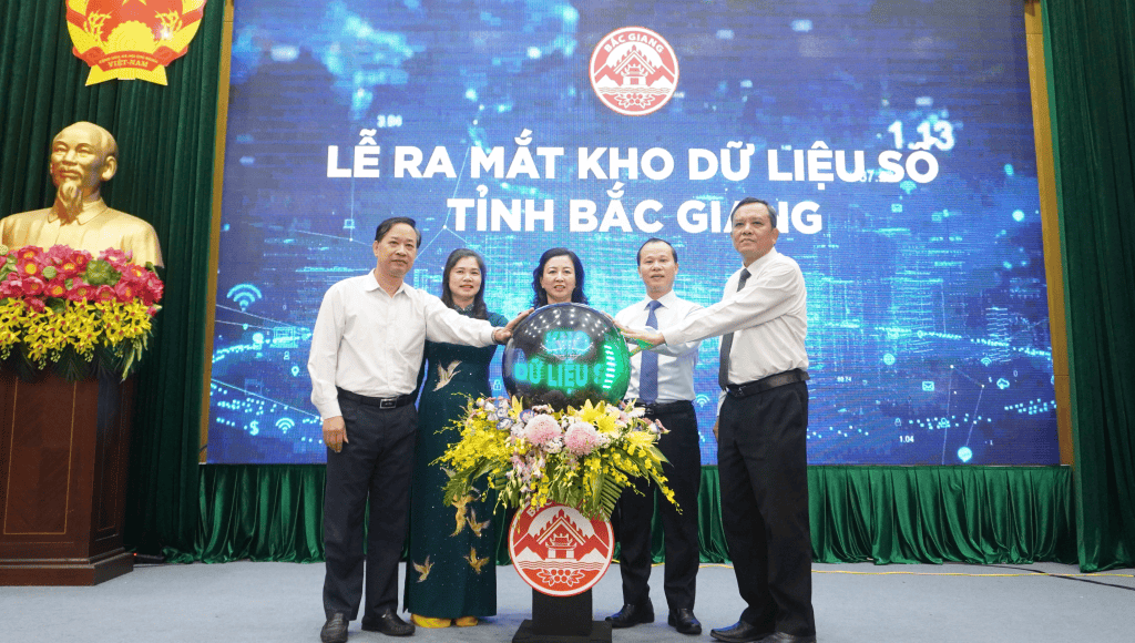 FPT IS accompanies Bac Giang to tackle data digitalization problem ...