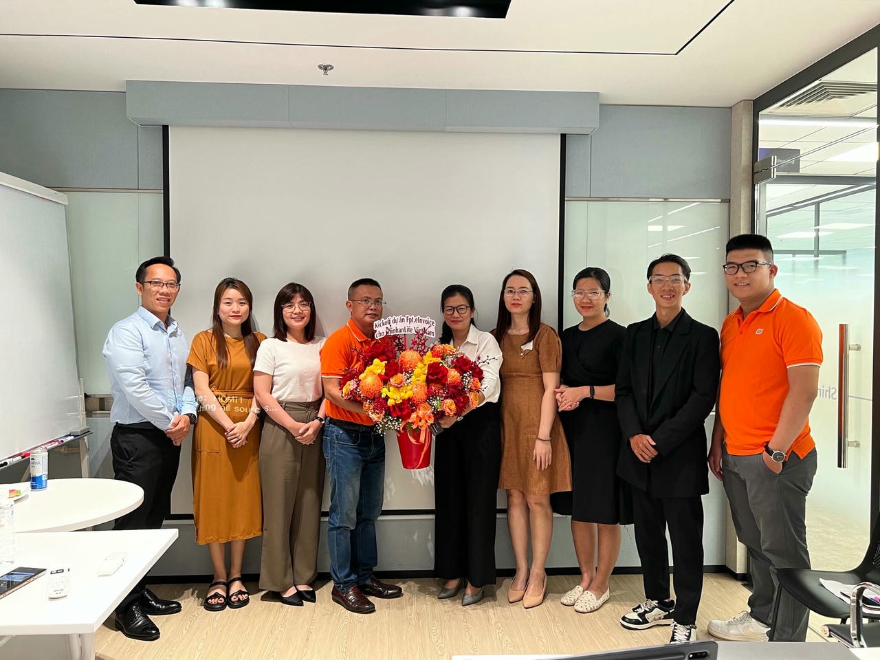 Shinhan Life Vietnam cooperates with FPT IS to deploy e-invoice ...