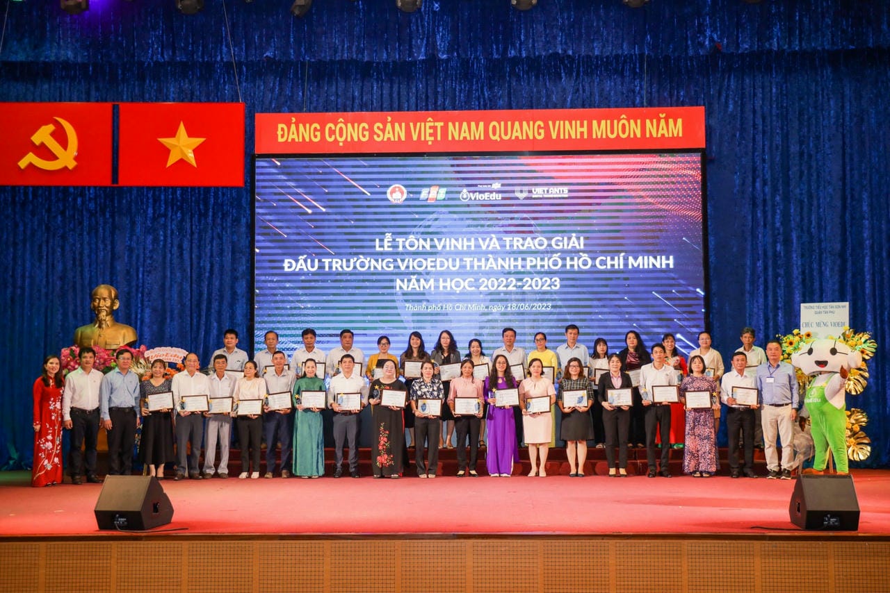 Tôn vinh các trường học và học sinh xuất sắc sân chơi Đấu trường VioEdu